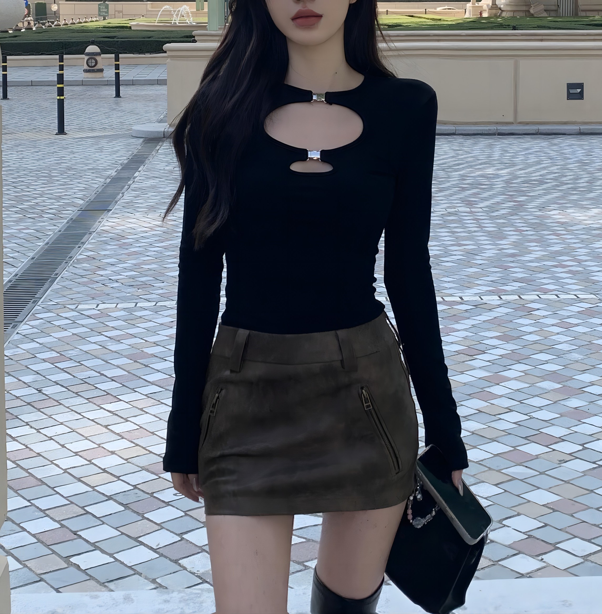 더블제이 무료배송 2color 24SS 신상 상의 티셔츠 코디/ 초커 체인 벨트 트임 슬림 핏 블랙/와인 컬러 긴팔 T/ 여친룩 데이트룩 섹시한 유니크 힙한 핫걸 홍대 댄서 ...