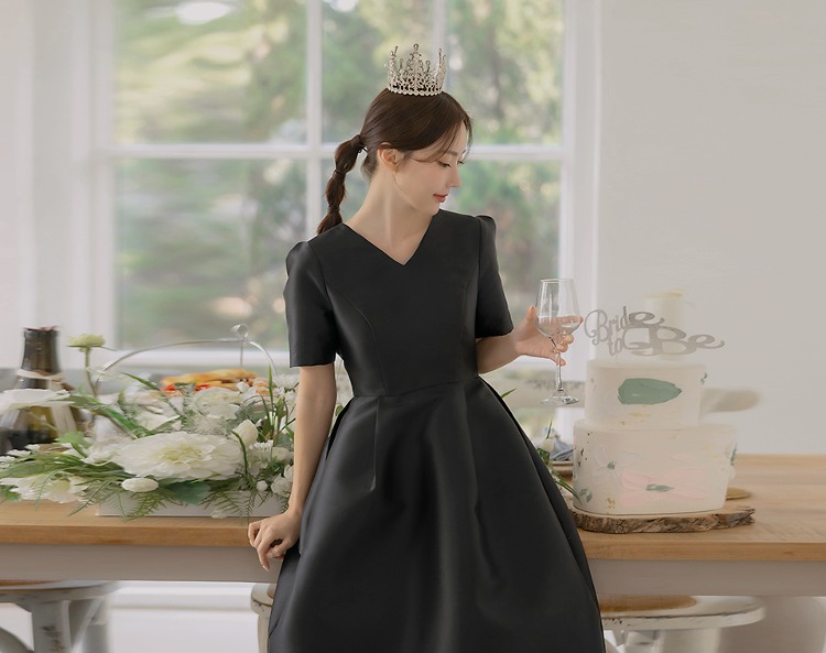 리리앤코 웨딩룩 브아린디 새틴 브이넥 A라인 반팔 롱 원피스웨딩룩 돌잔치 돌잔치드레스 돌잔치원피스 브라이덜샤워 브라이덜 격식룩 빅사이즈웨딩룩 빅사이즈원피스 빅사이즈웨딩