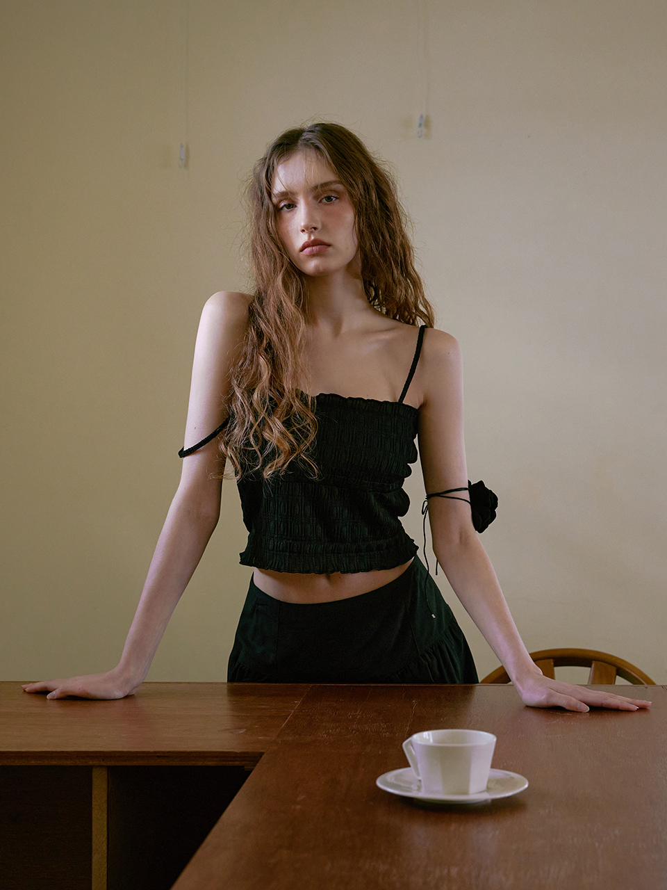 에트몽 String Layered Sleeveless Blouse, Black