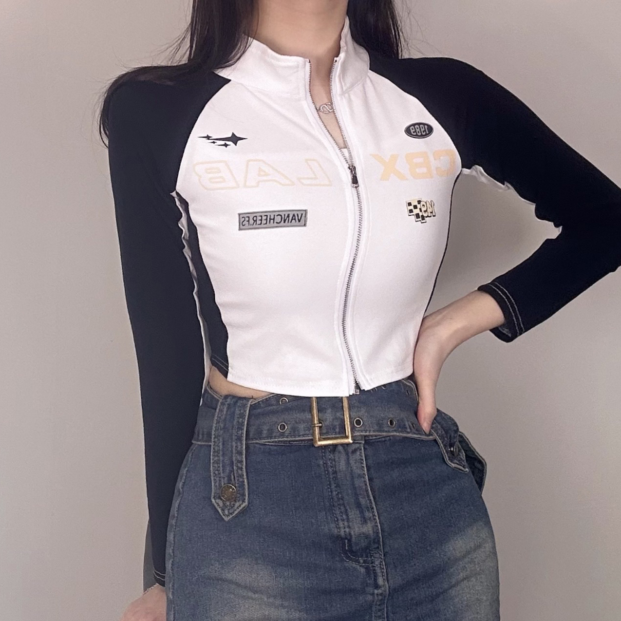 [무료배송 ][스포티/2col] 배색 레이서 레터링 긴팔 크롭 CROP 나그랑 슬림 집업 데일리 유니크 페미닌 Y2K 스트릿 힙한 HIP 섹시 (2colors)