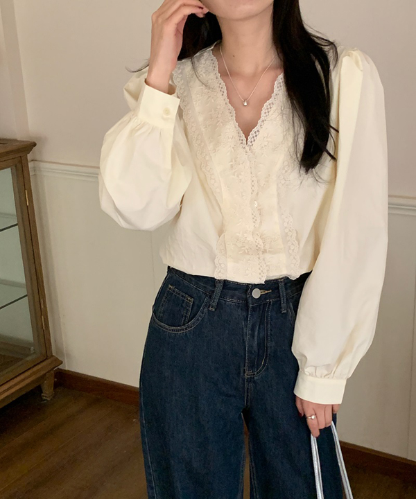 포앤바이앤 청순 레이스 블라우스 브이넥 퍼프 벌룬 긴소매 단색 솔리드 여유핏 올매치 블라우스 봄 간절기 페미닌 여성스러운 우아한 오피스룩 출근룩 여친 데이트룩 20대 30대