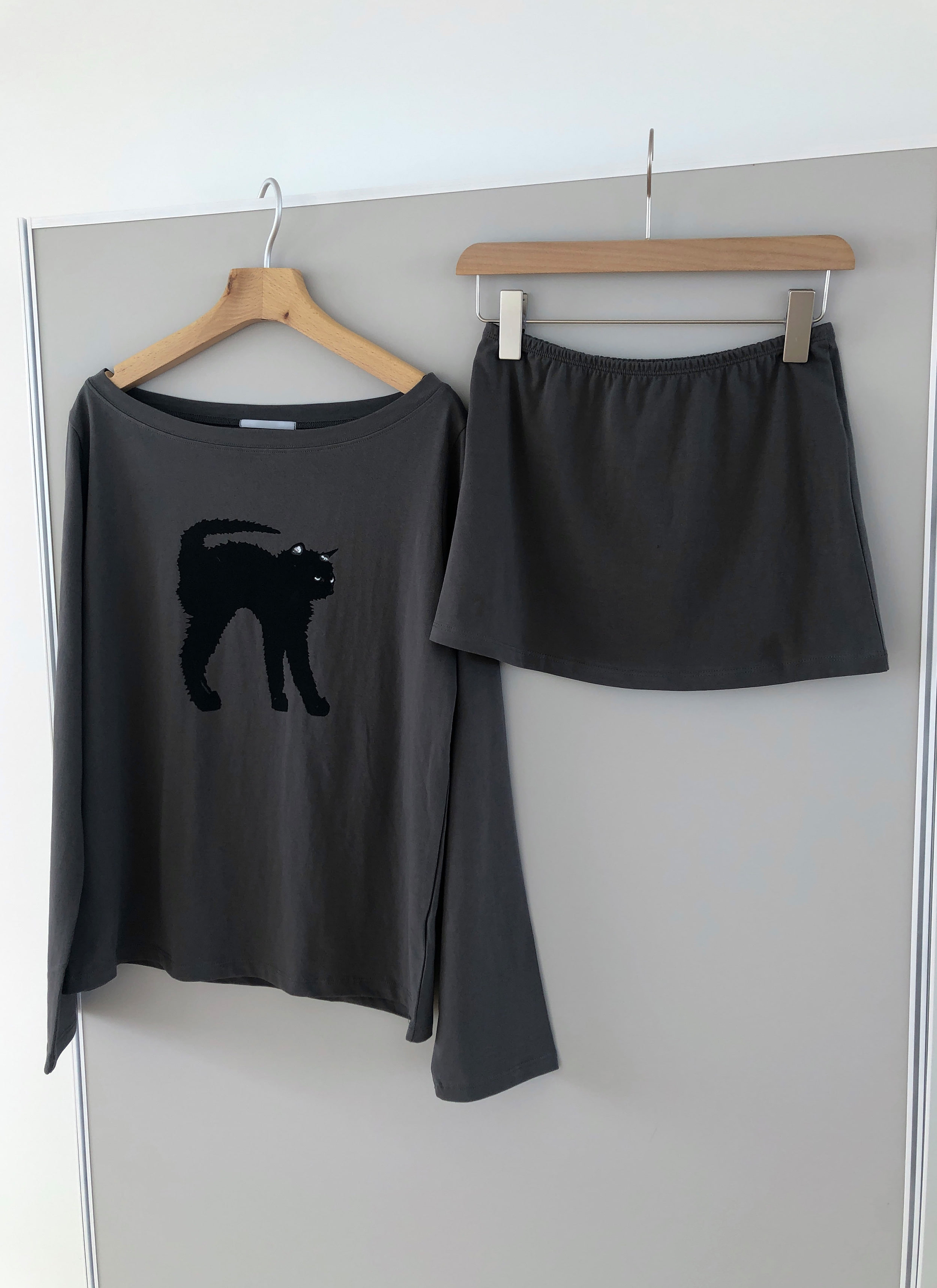 이이알하우스 Cat mini skirt (2C)