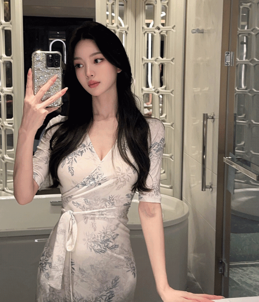 태잇 네이쳐 리프패턴 스판 브이넥 롱 반팔 랩원피스