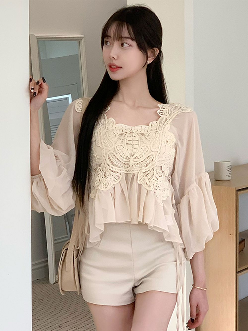 루미에르 Feminine🌹 옴므 레이스 블라우스 퍼프블라우스 쉬폰블라우스 프릴블라우스 반팔블라우스 수입의류 타이블라우스 크롭블라우스 쉬폰 퍼프 프릴 간절기 여름 봄