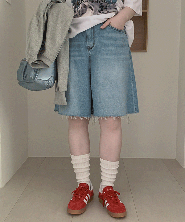 하비언니 12061 [모델소장] 데일리 컷팅 와이드 난스판 하프 버뮤다 데님 청반바지 1color S~l