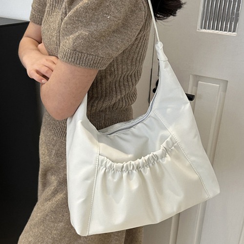 찐코디 K693 가벼운 나일론 천가방 숄더백 셔링 포켓백 심플 베이직 꾸안꾸 토트백 쇼퍼가방 직장인 출근룩 캐주얼 정장 데일리백 손가방