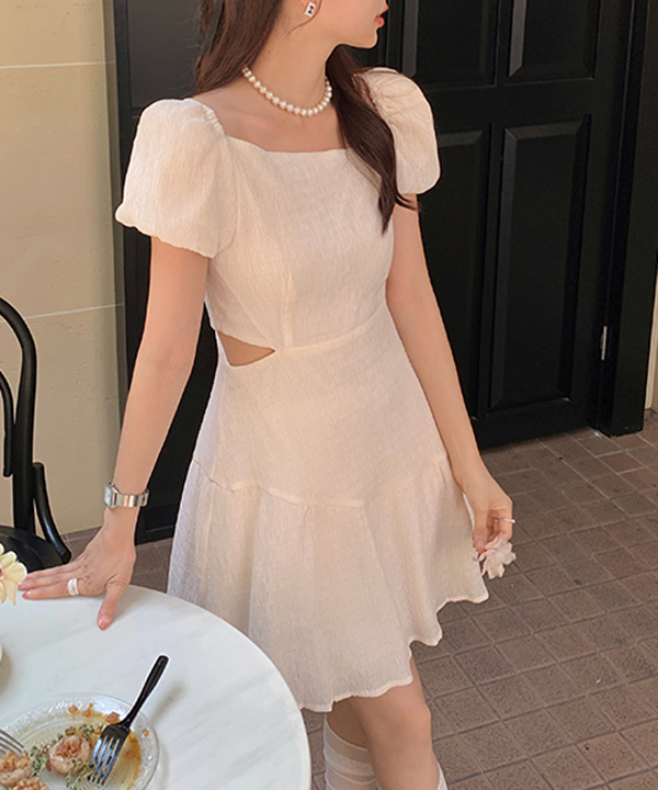 포앤바이앤 컷오프 쉬폰 미니원피스 스퀘어넥 퍼프 볼륜 반팔 반소매 크림 블랙 미니원피스 청순 은근섹시 러블리 여친 데이트룩 나들이 피크닉룩 신혼 해외 여행 휴가 휴양지