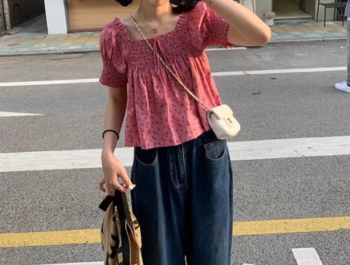 헤이로그 스퀘어넥 스모크 밴딩 A라인 반팔 반소매 봄 여름 소매 어깨 퍼프 뱃살커버 군살커버 러블리 귀여운 미니 레트로 꽃무늬 플라워패턴 꽃 패턴 레드 블라우스