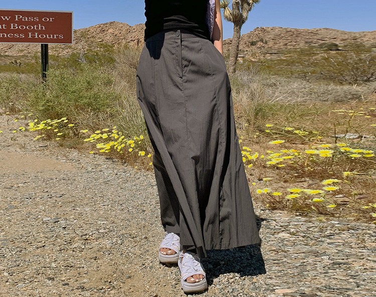 리리앤코 슈엔드 바스락 뒷밴딩 플레어 롱 스커트 봄 여름 신상 데일리룩 롱스커트 여름스커트 편안한 꾸안꾸 나일론 나일론스커트 밴딩스커트 A라인 맥시 캐주얼 자체제작