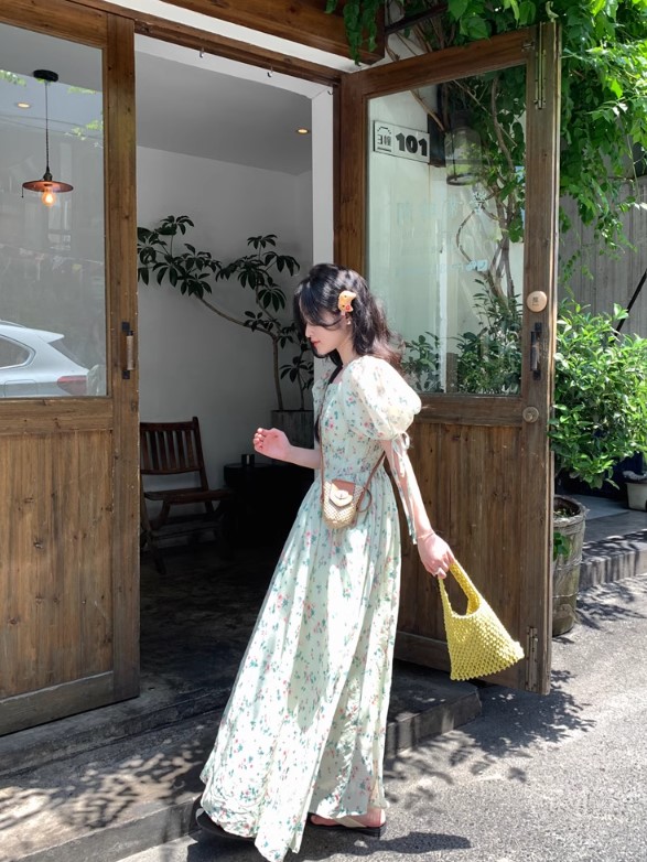 헤이로그 스퀘어넥 플라워패턴 잔꽃 플라워 꽃무늬 어깨 퍼프 퍼프슬리브 A라인 허리밴딩 체형커버 하체커버 군살커버 반팔 반소매