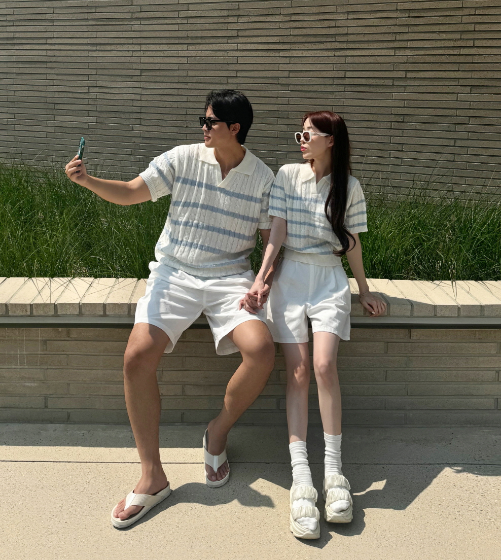 엄라이브 초특가 2컬러세트가능고퀄 단가라 여름 반팔 쿨 니트 남녀공용 오버핏 여자 크롭 스트라이프 커플룩 시밀러룩 꾸안꾸 데일리 데이트 커플티 카라 반팔티 핀탁