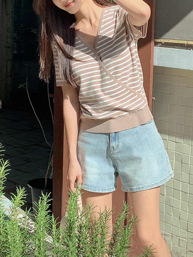 리리앤코 크슈레니 브이넥 스트라이프 랩스타일 반팔 니트 자체제작 여름 신상 여름옷 여름니트 썸머니트 브이넥니트 랩니트 반팔니트 스트라이프니트 단가라니트 시보리 배색 세미