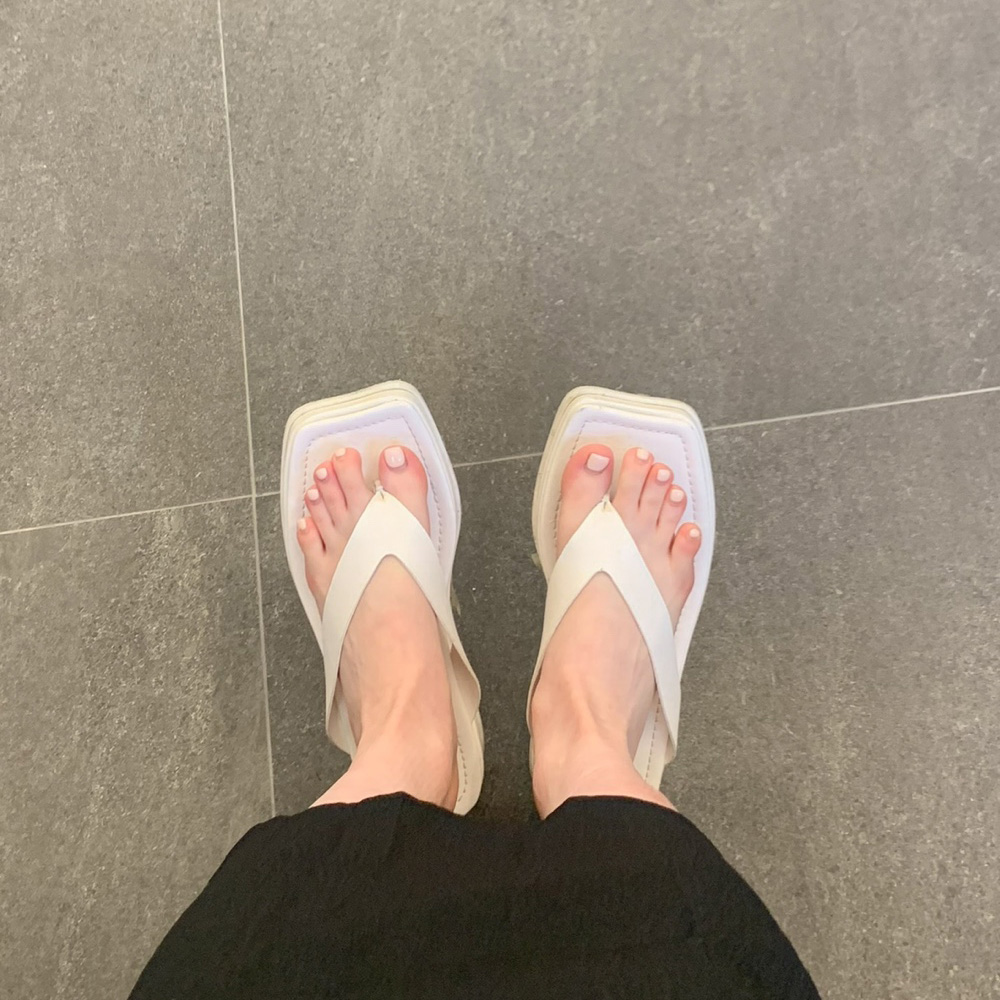 워너비뮤즈 무배🚀 4cm🍋베이직템 통굽 쪼리 슬리퍼 샌들 스트랩 가죽 스퀘어토 플랫폼 플립플랍 기본 베이직 데일리 봄 여름 샌들힐 쪼리힐 미들힐 3col