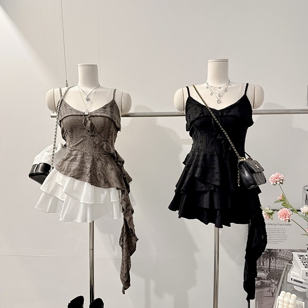 이프유마인 페미닌바캉스룩 여름 쥴리 그런지 빈티지 데미지 구제 컷팅 트임 언발 사선 셔링 프릴 슬림핏 브이넥 레이어드 이너 무지 A라인 플레어 슬립 뷔스티에 크롭