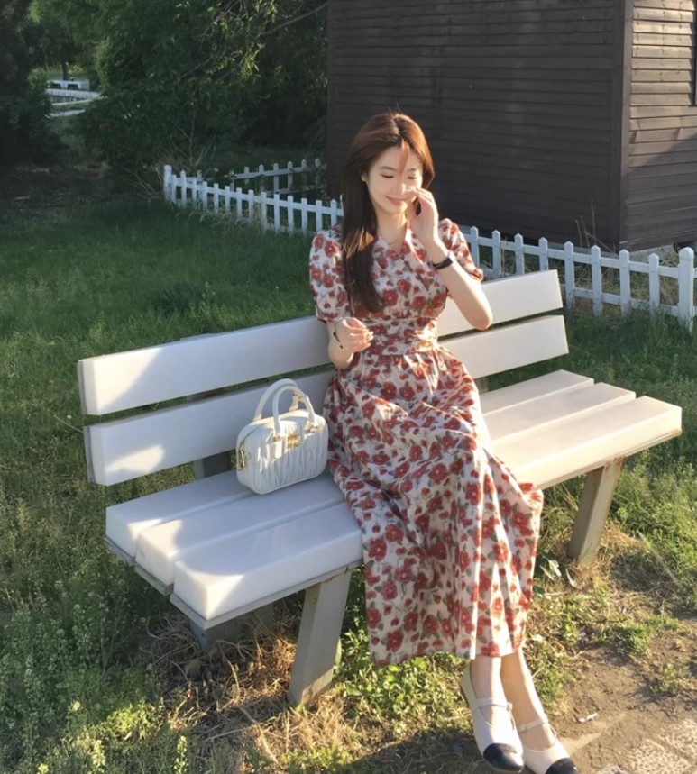 헤이로그 봄 여름 브이넥 랩스타일 퍼프슬리브 어깨 소매 퍼프 반팔 반소매 러블리 로맨틱 플라워 패턴 꽃무늬 공주 A라인 베이비돌