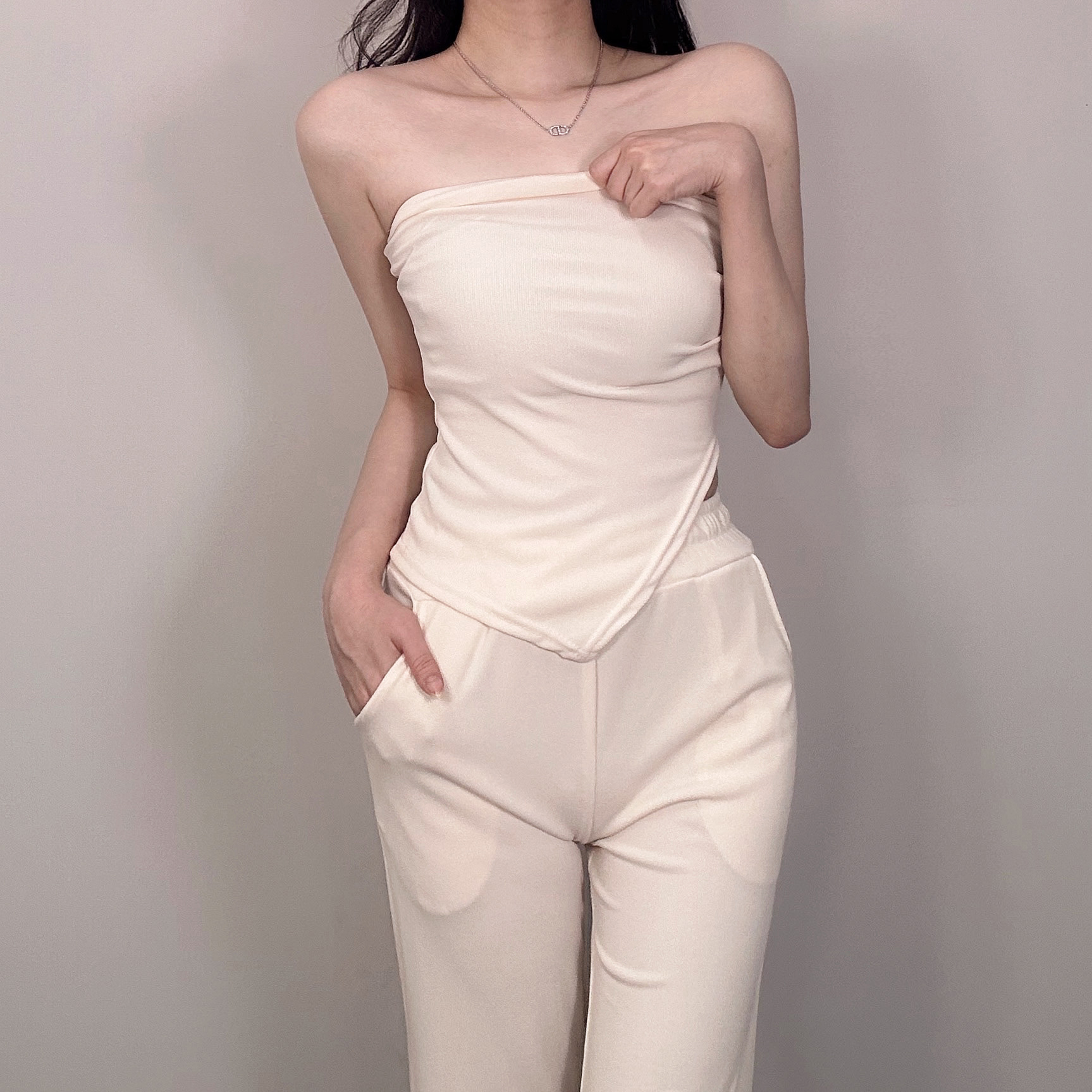 원트 [무료배송 ][튜브탑+팬츠SET/2col] 언발 골지 튜브탑 트레이닝 일자 와이드 팬츠 투피스 세트 페미닌 유니크 꾸안꾸 데일리 마실룩 운동복 (2colors)