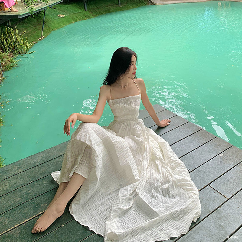 마이미미 치앙마이 휴양지원피스 여름 어깨끈 뷔스티에 나시 롱원피스 플리츠 A라인 백트임 화이트 블루 마이미미 비치드레스 동남아 허니문 휴가 바캉스 해외여행