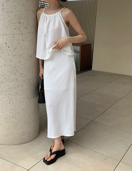 라이크유 베네타 와플 홀터 나시 블라우스 (BL) - 2color