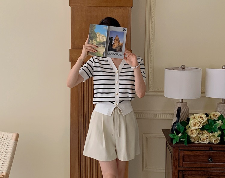 리리앤코 프린니아 스판 스트라이프 니트 가디건 여름 신상 여름옷 여름코디 통통녀 브이넥 데일리룩 데이트룩 여름가디건 반팔가디건 금장단추 금장 시원한 줄무늬 단가라 반팔니트