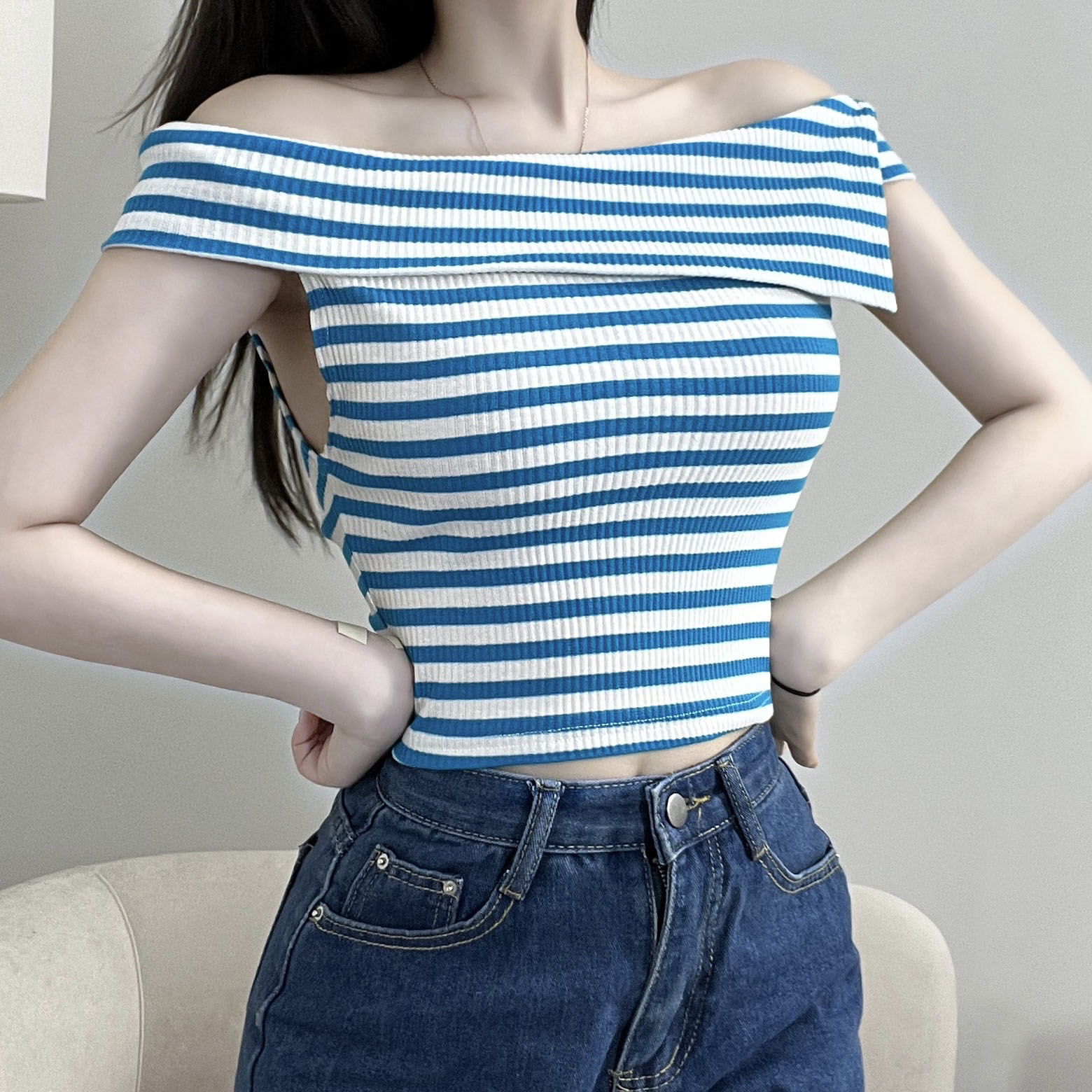 원트 [무료배송 ][바캉스룩/2col] 배색 스트라이프 단가라 오프숄더 골지 크롭 CROP 민소매 티셔츠 청순 여신 여리핏 페미닌 유니크 (2colors)