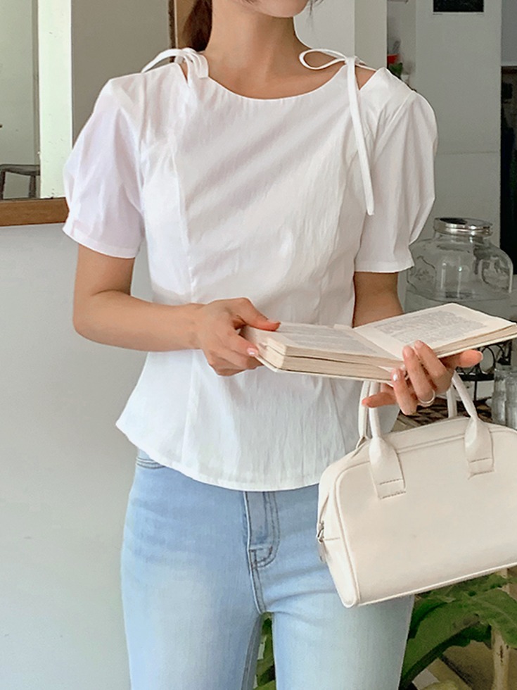 리리앤코 미뉴프 어깨트임 리본 핀턱 반팔 블라우스 자체제작 여름 신상 여름옷 여름블라우스 라운드넥 리본 스트랩 리본블라우스 핀턱블라우스 퍼프소매 데일리룩 페미닌룩 하객룩