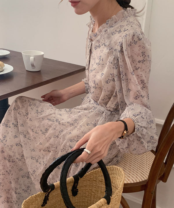 포앤바이앤 샤랄라 플라워 시폰 원피스 브이넥 프릴 퍼프 벌룬 긴팔 허리리본 꽃무늬 앞단추 티어드 A라인 롱원피스 로맨틱 러블리 여친 데이트룩 가을 간절기