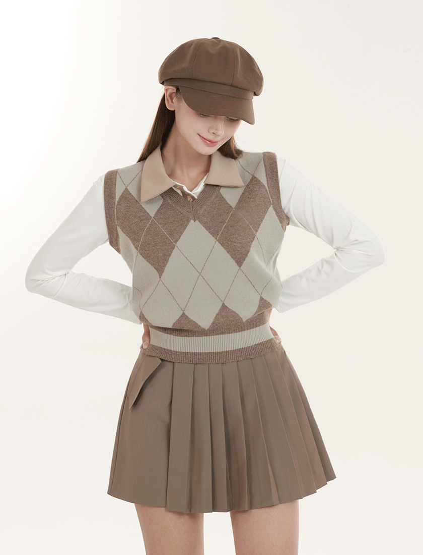 큐씨플레이 NEW F/W 아가일체크 울혼방 브이넥 니트베스트 -2COLOR, S/M/L-