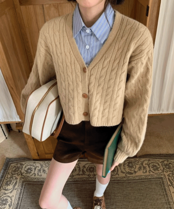 데이달링 크롭 가디건 긴팔 가을옷 브이넥가디건 단정 세미정장 하객룩 결혼식 도톰 앙고라 프레피룩 교복 꽈배기 케이블니트 꾸안꾸 루즈핏 도톰 아우터 롱슬리브 숏 니트 반코드