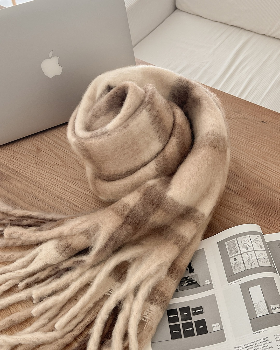 메이빈스 와이너린 체크 머플러가을 겨울 목도리 머플러 목도리 오버핏머플러 체크패턴 겨울목도리 겨울악세사리 악세사리 방한템 한파템 간절기 데일리룩 데이트룩 수술디테일