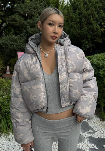 먼데이유니크 리버시블 크롭 카모 덕다운 패딩 Reversible Crop Camo Duck Down Padding