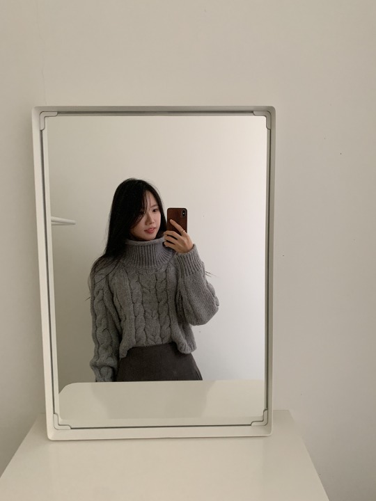 둥실코코 따뜻🤍4색 와이드 터틀넥 꽈배기 크롭 니트 목폴라 하이넥 도톰 두꺼운 겨울 신상 울 연말룩 꽈베기 루즈핏 스웨터 짧은 숏 회색 그레이 베이지 브라운