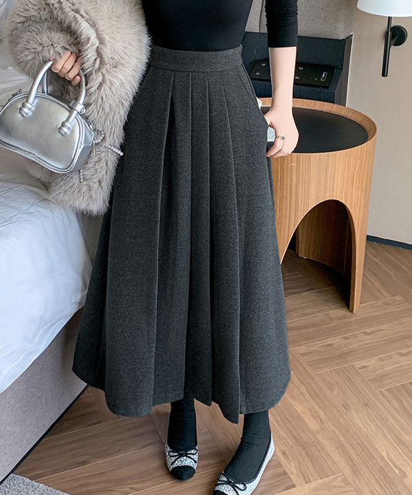 포앤바이앤 플리츠 롱 스커트 하이웨스트 뒷밴딩 A라인 플레어 모직 라이크 주름 롱스커트 긴치마 겨울 도톰한 분위기있는 드뮤어 포멀룩