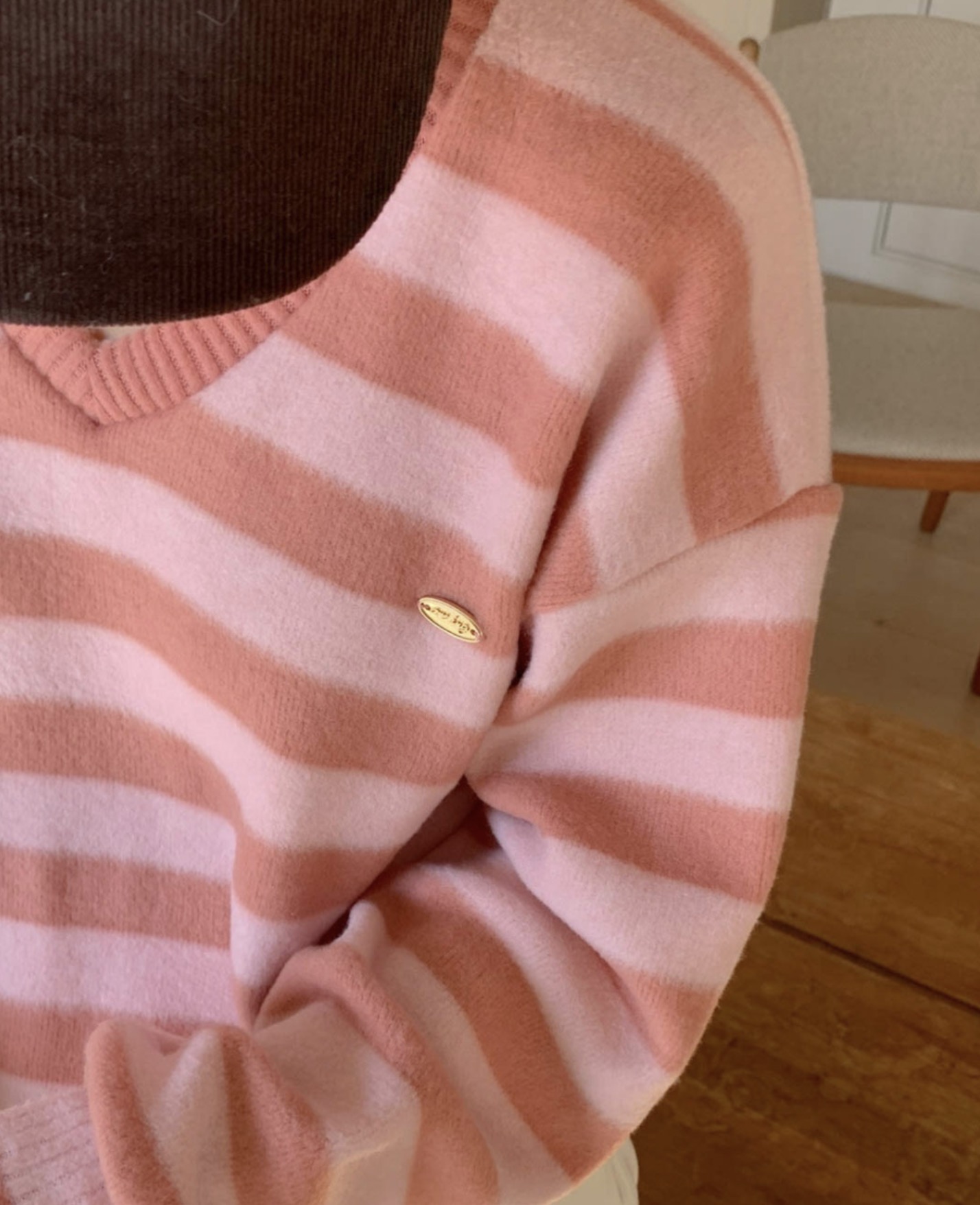 오큐페 아잉 폴링 맨투맨 (4col) areing 브이넥맨투맨