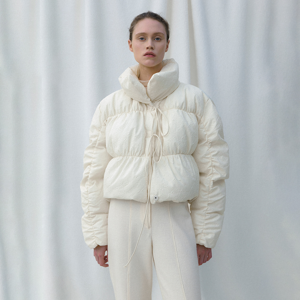 아틀리에나인 (JP-570)PUFF SHIRRING PADDING JUMPER