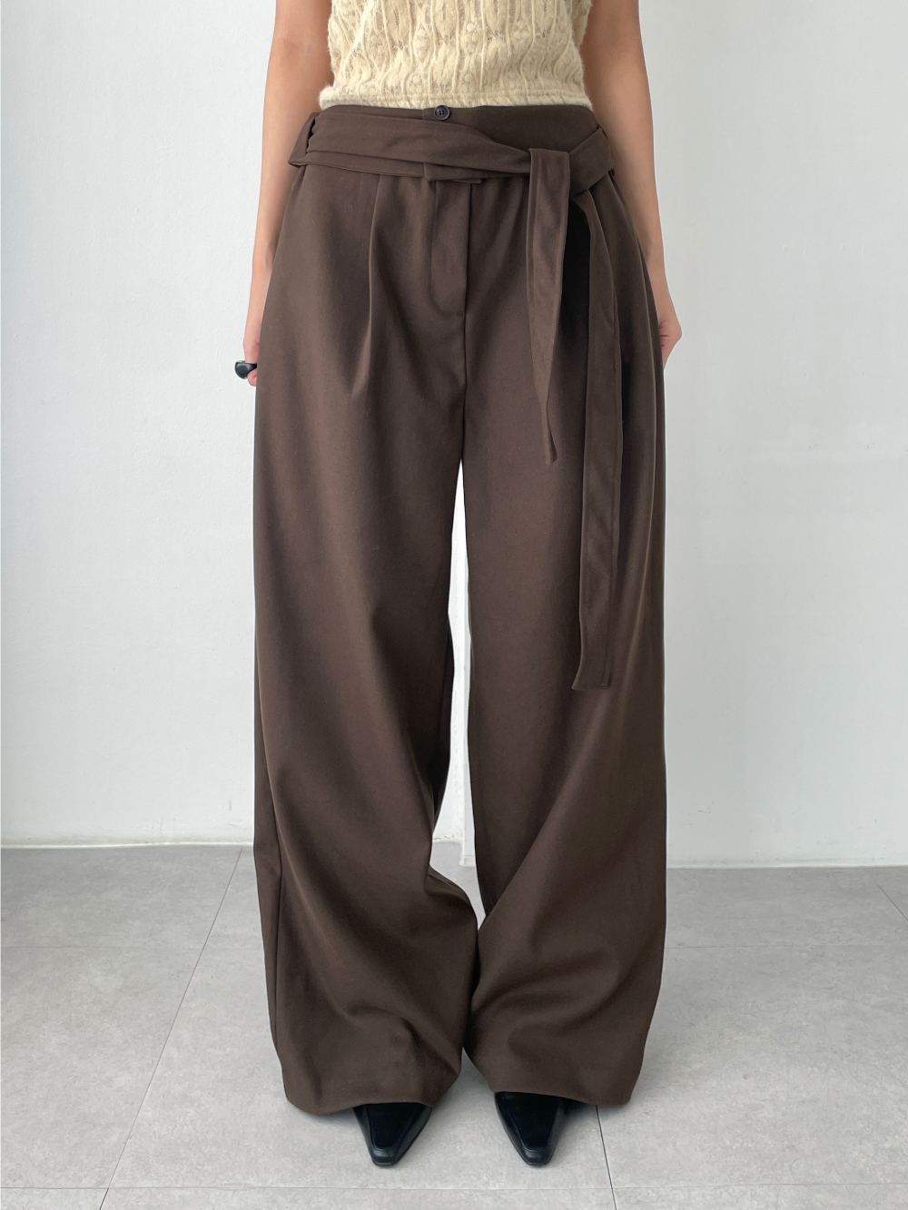 으나카이브 folded belt slacks (2color)