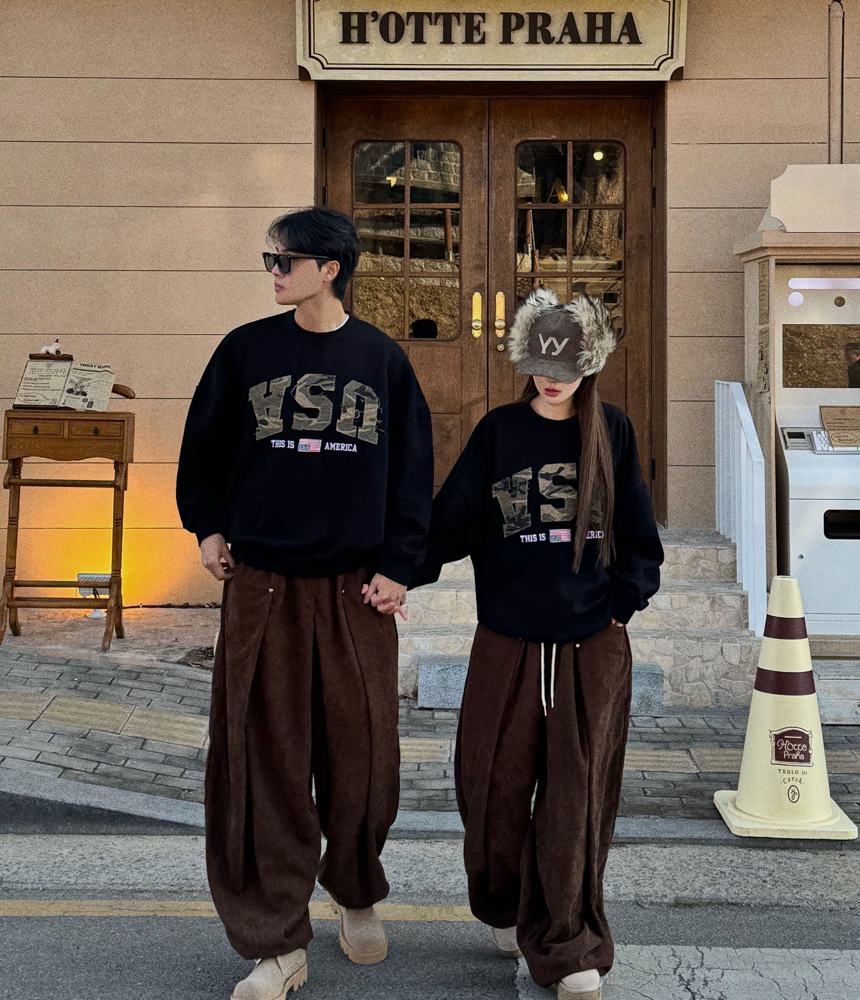 엄라이브 기모🔥 3컬러세트가능 Usa 맨투맨 코듀로이 골덴 벌룬 핏 팬츠 트레이닝 세트 오버핏 기모 커플룩 시밀러룩 데이트룩 꾸안꾸 겨울 커플티 성조기 레터링 빅사이즈 코디세트