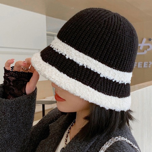 드레시백 크리스티나 니트 뜨개 벙거지 챙모자 뽀글이 플리스 퍼 트리밍 털모자 셋업 방한 부클 모자 빈티지 러블리 캐주얼 겨울 데일리 시어링 여행룩 코디 버킷햇 챙모자