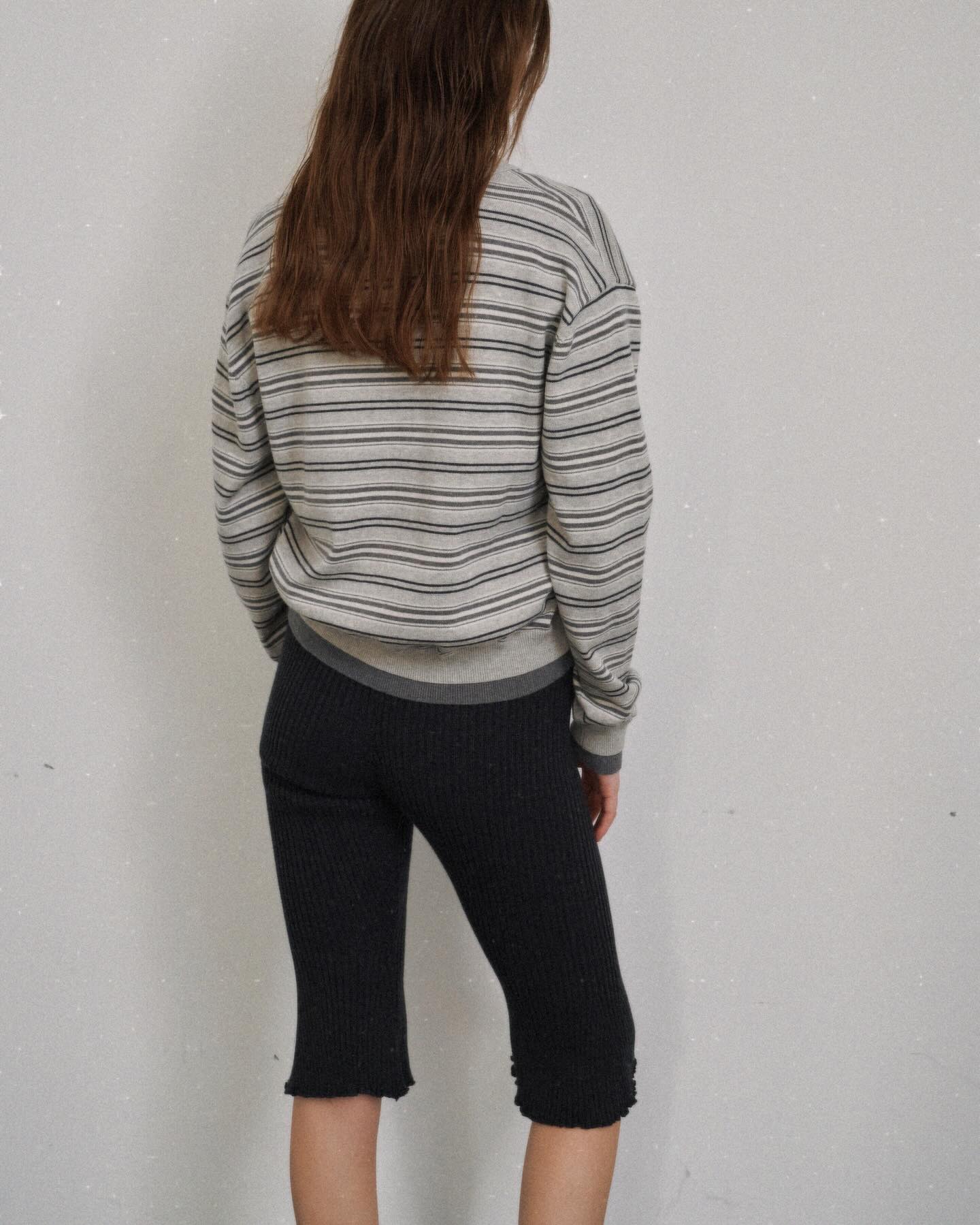 지니즈 25ss 언앤써드미스테리 프릴 카프리 팬츠 (3color)