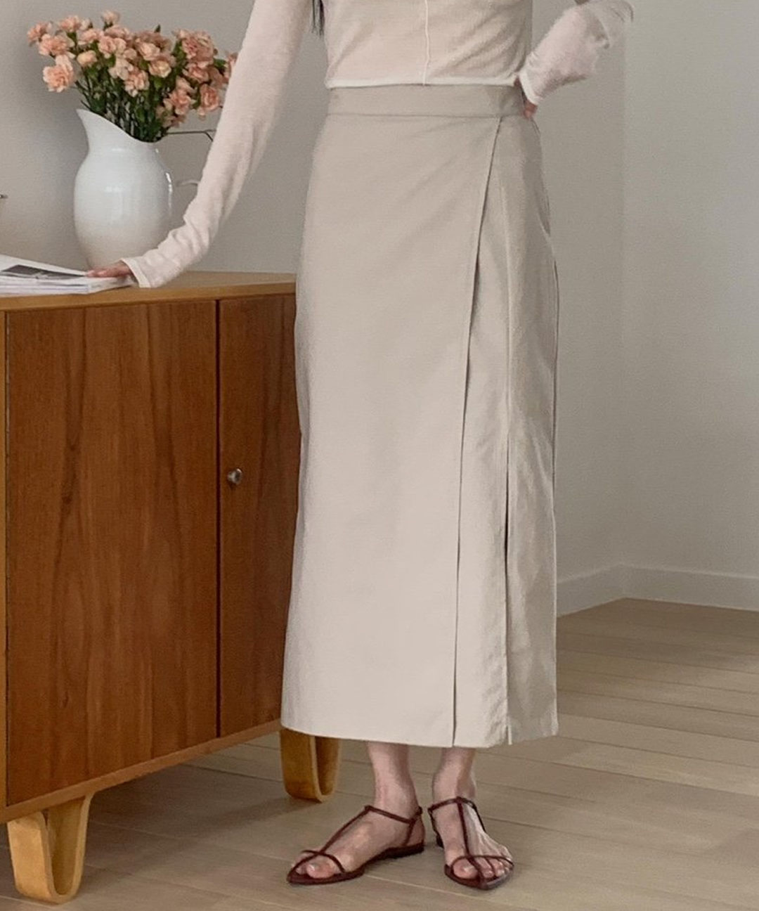 베르디스토어 디슨SK / 슬릿 뒷밴딩 면 사선 트임 데일리 H라인 봄 롱 스커트 (3COL) / SS