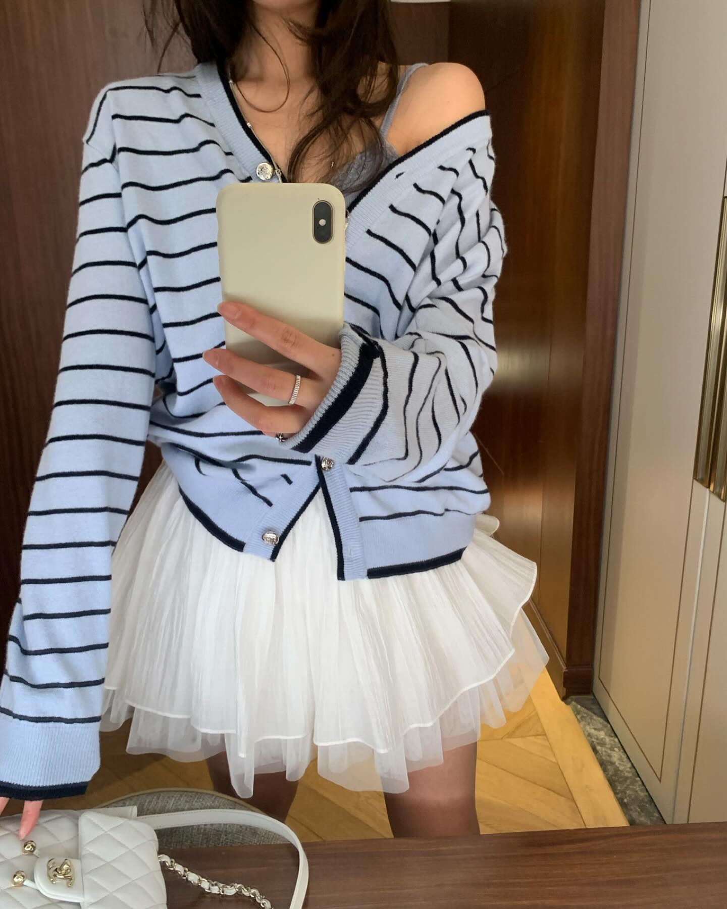 지니즈 25ss 포스터 제인 배색 가디건 (2color)