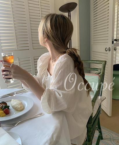 오큐페 멜라운지 로아 셔링 블라우스 (2col) mellounge 가디건블라우스