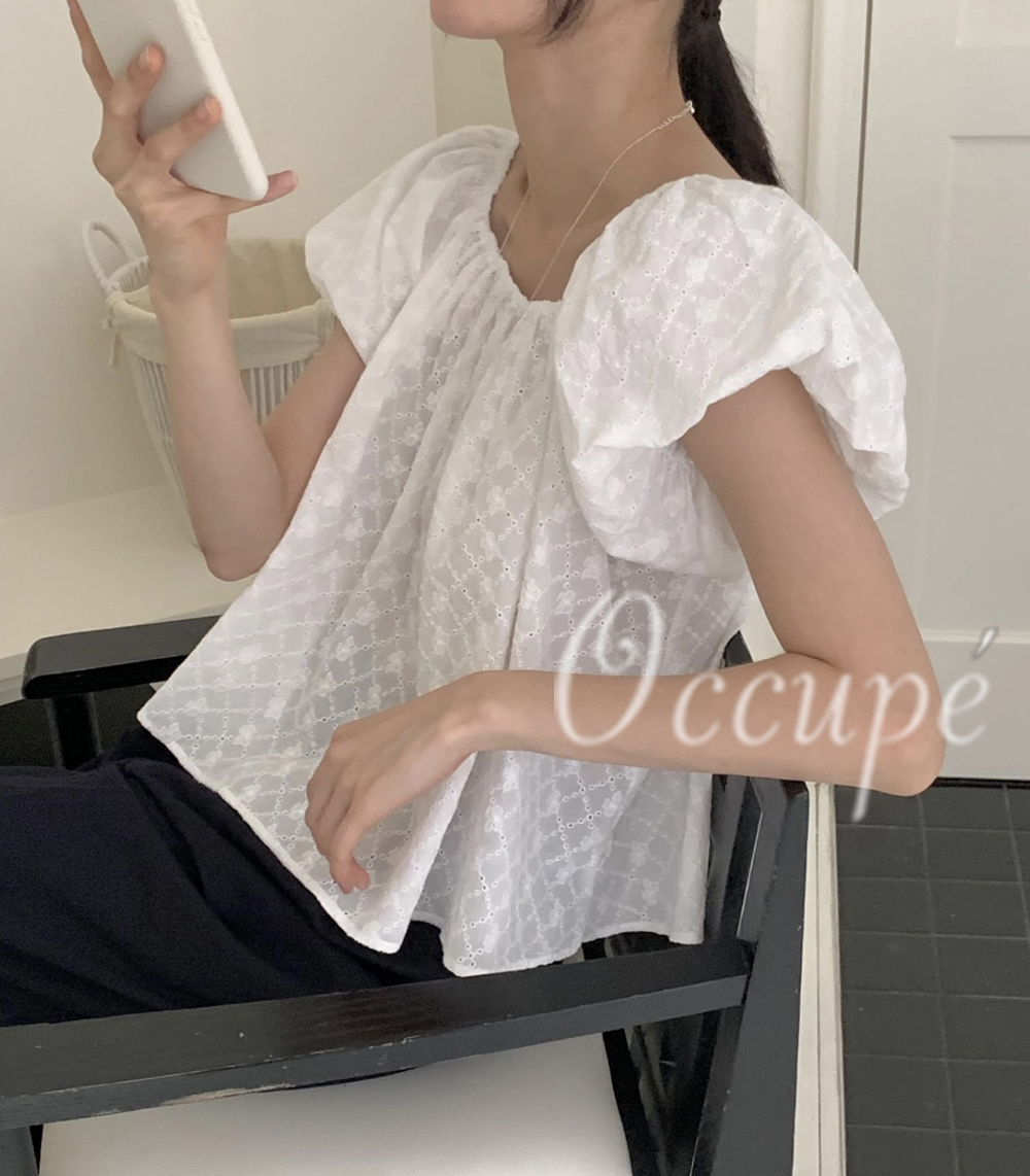 오큐페 이너프 레이스 자수 블라우스 (2col) inouf 퍼프소매
