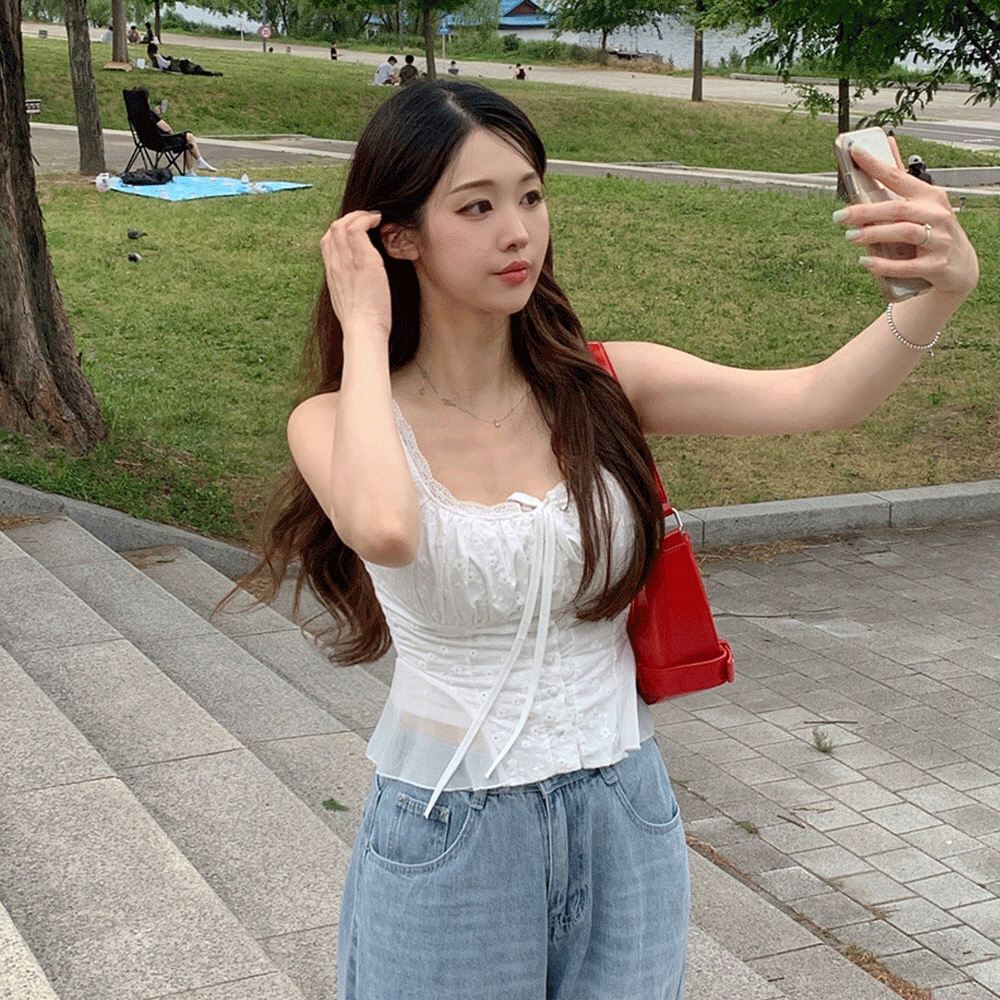 워너비뮤즈 무배🚀 코르셋핏💘md강추 플라워 자수 펀칭 크롭 나시 블라우스 레이스 리본 스트랩 셔링 콩단추 쉬폰 민소매 슬리브리스 여름 썸머 데이트룩 발레코어 아이보리 크림