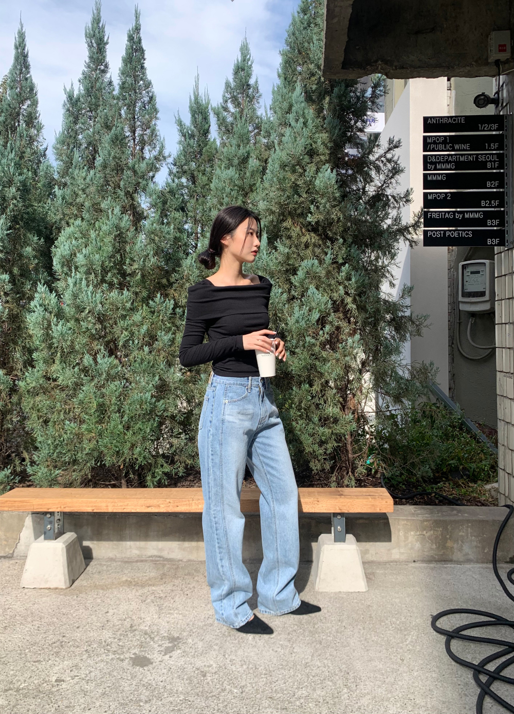 {Best} half off-shoulder t-shirt (2color)