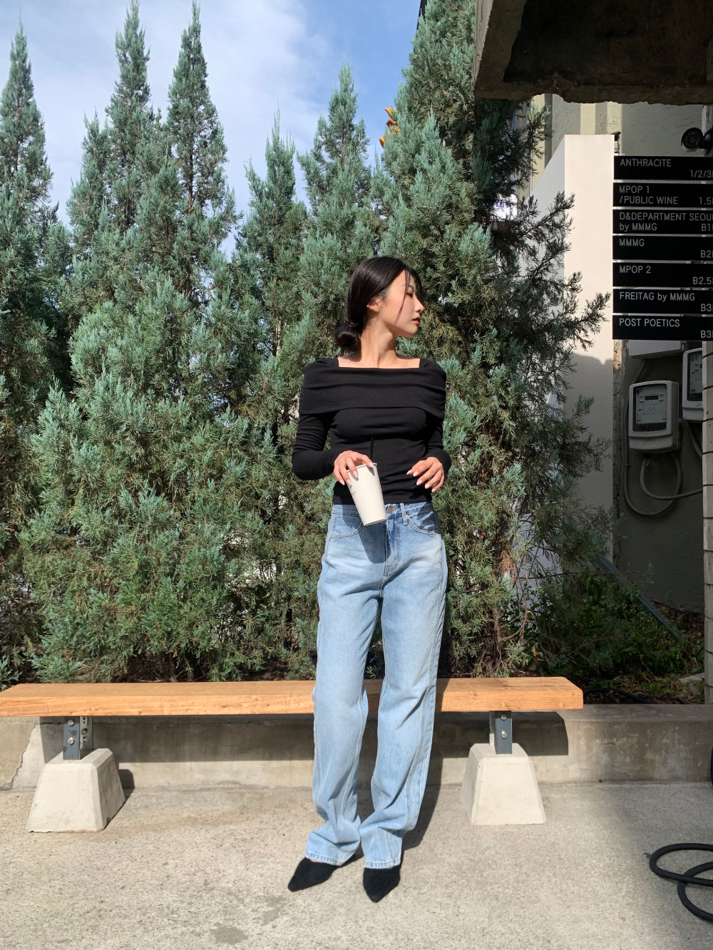 {Best} half off-shoulder t-shirt (2color)