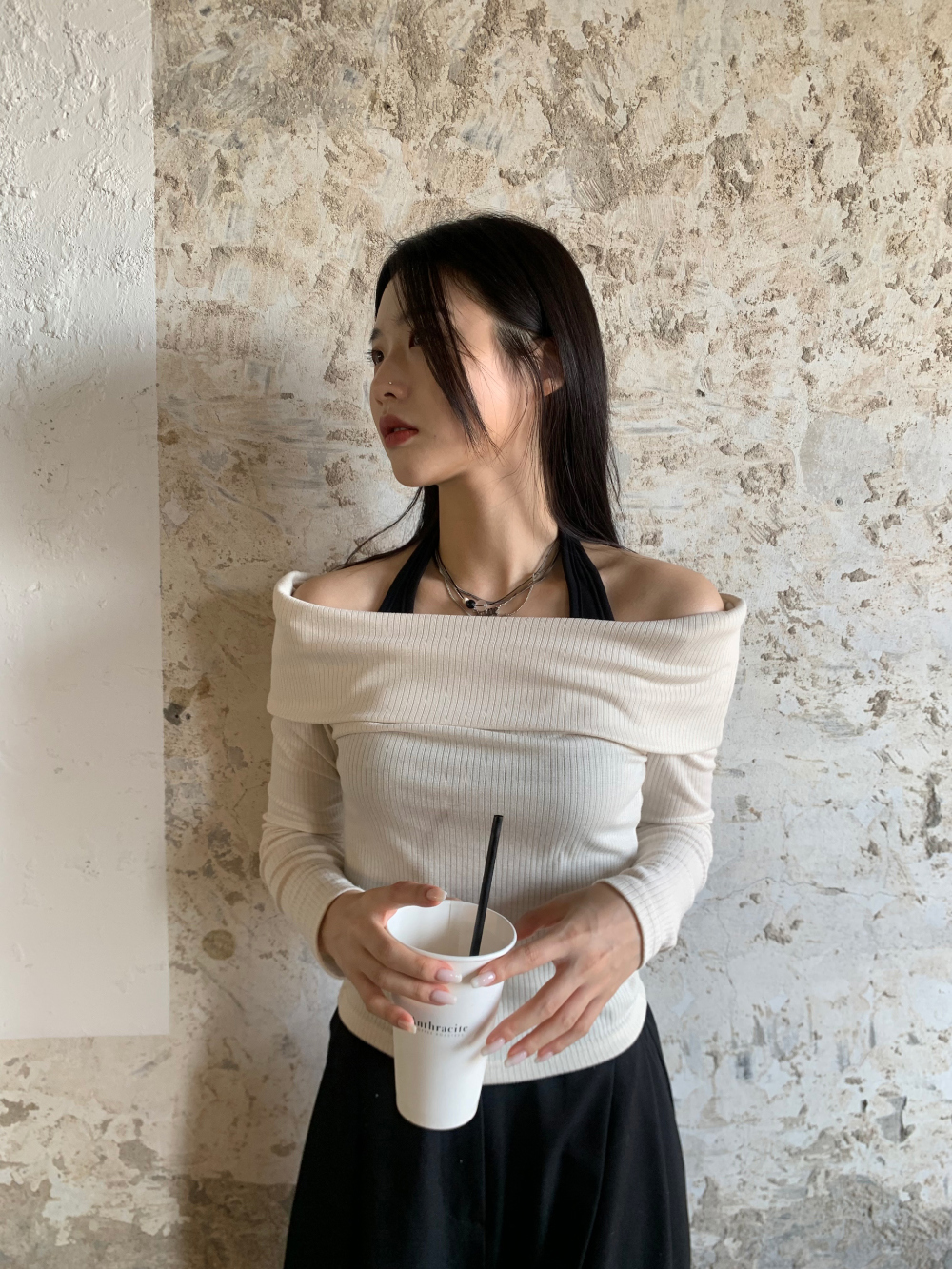 {Best} half off-shoulder t-shirt (2color)