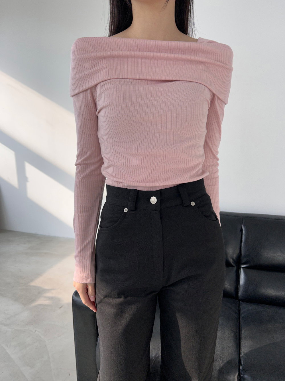 {Best} half off-shoulder t-shirt (2color)