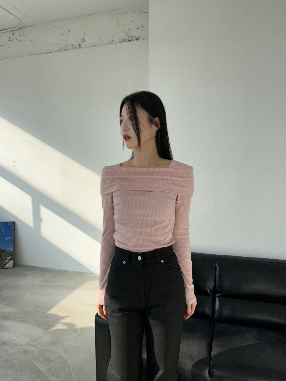 {Best} half off-shoulder t-shirt (2color)