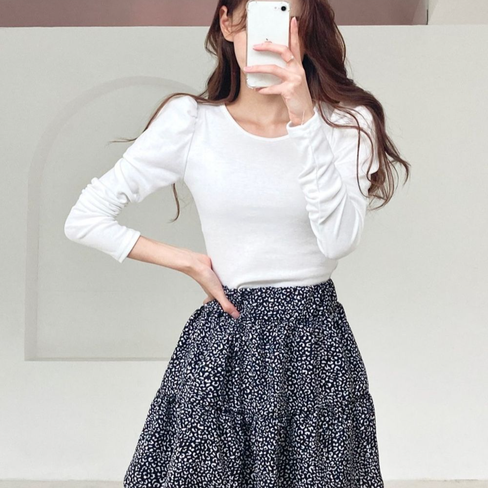 패션 바이 카카오 🎁동행세일쿠폰폭탄 어깨 셔링 벌룬소매 기본이너 긴팔 라운드넥 티셔츠2color