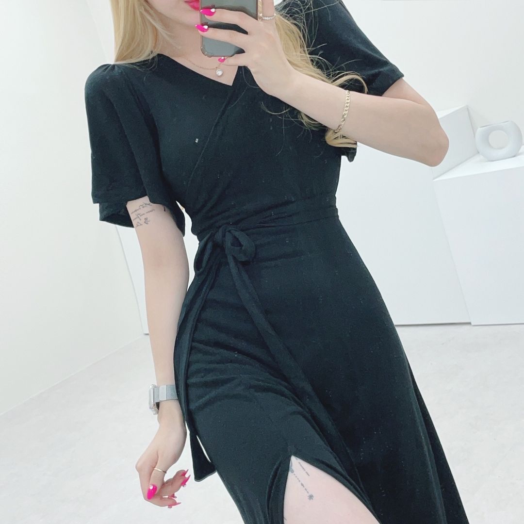 여신섹시룩 슬쩍노출모델강추 레나 스판 쿨 찰랑 브이넥 랩 트임 날개퍼프 플레어 반팔 롱 원피스